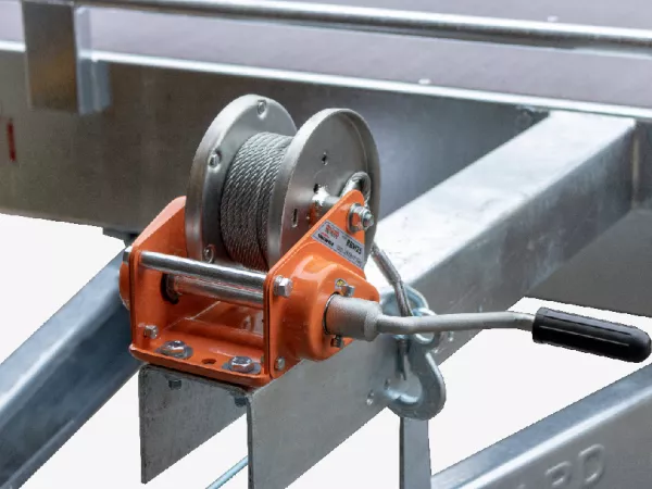 Gebremster einachsiger Autotransporter | Eduard Trailers